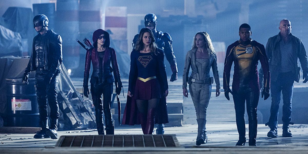 CW's Heroes Unite in The Flash's 'Invasion' Photos | CBR