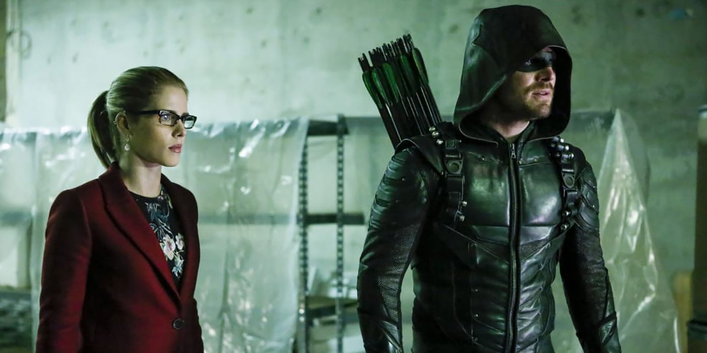 Arrow Will Explore Oliver & Felicity's Breakup in Season 5 Episode