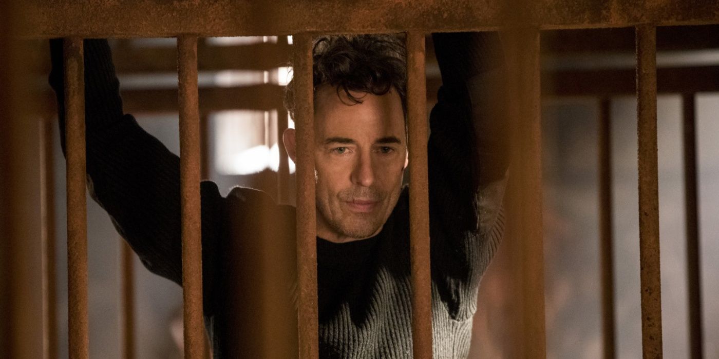 The Flash Photos Feature Harrison Wells' Return | CBR