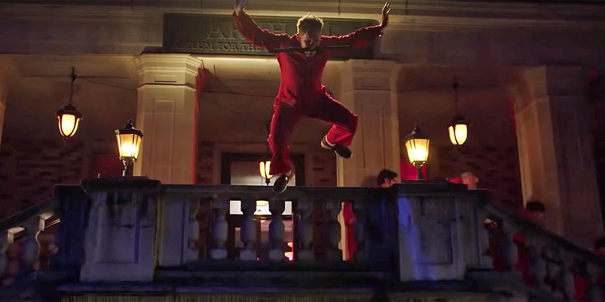 Arrowverse's Batwoman Promo May Have Introduced the Joker - Or the Creeper