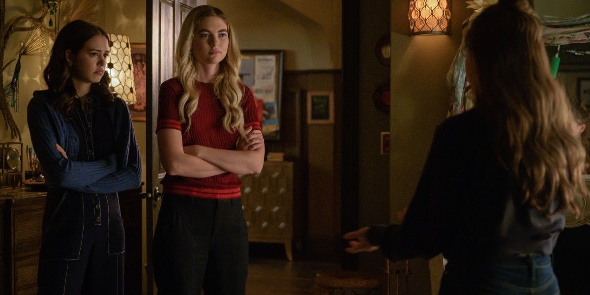 Legacies' Lizzie Gets a Surprise Relationship | CBR