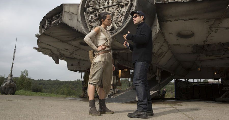New 'Star Wars' Images Go Behind the Scenes of 'The Force Awakens'